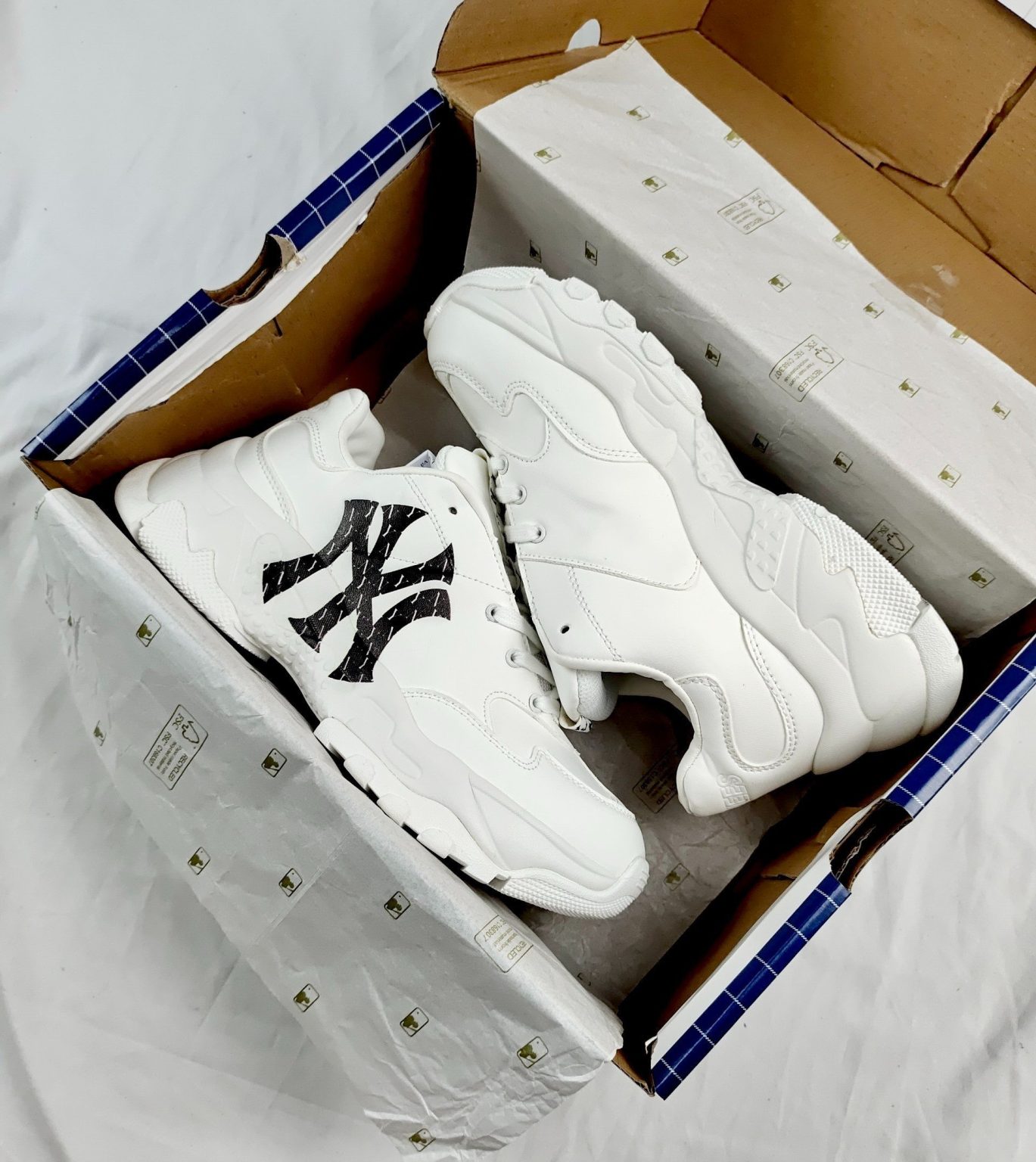 Giày MLB BigBall Chunky Mono NY White 3ASHCM01N-50WHS