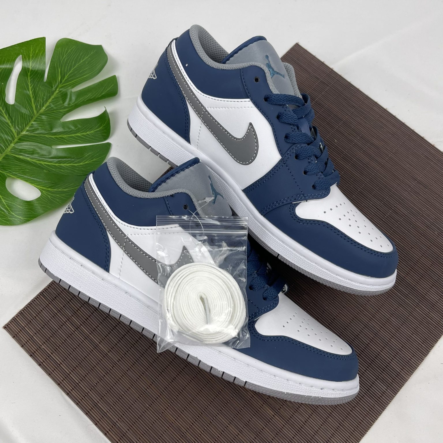 Giày Nike Air Jordan 1 Low True Blue Cement 553558-412