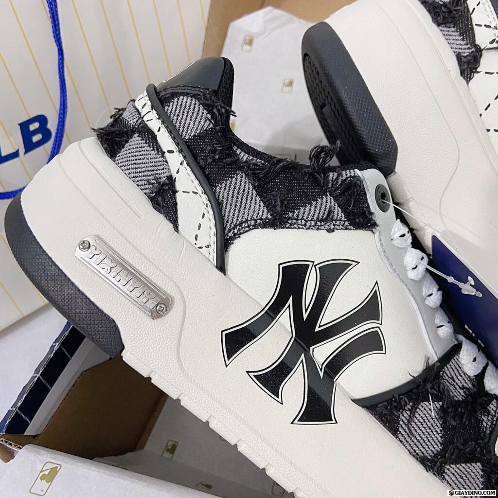 Giày MLB Chunky Mask Sandal New York Yankees Black