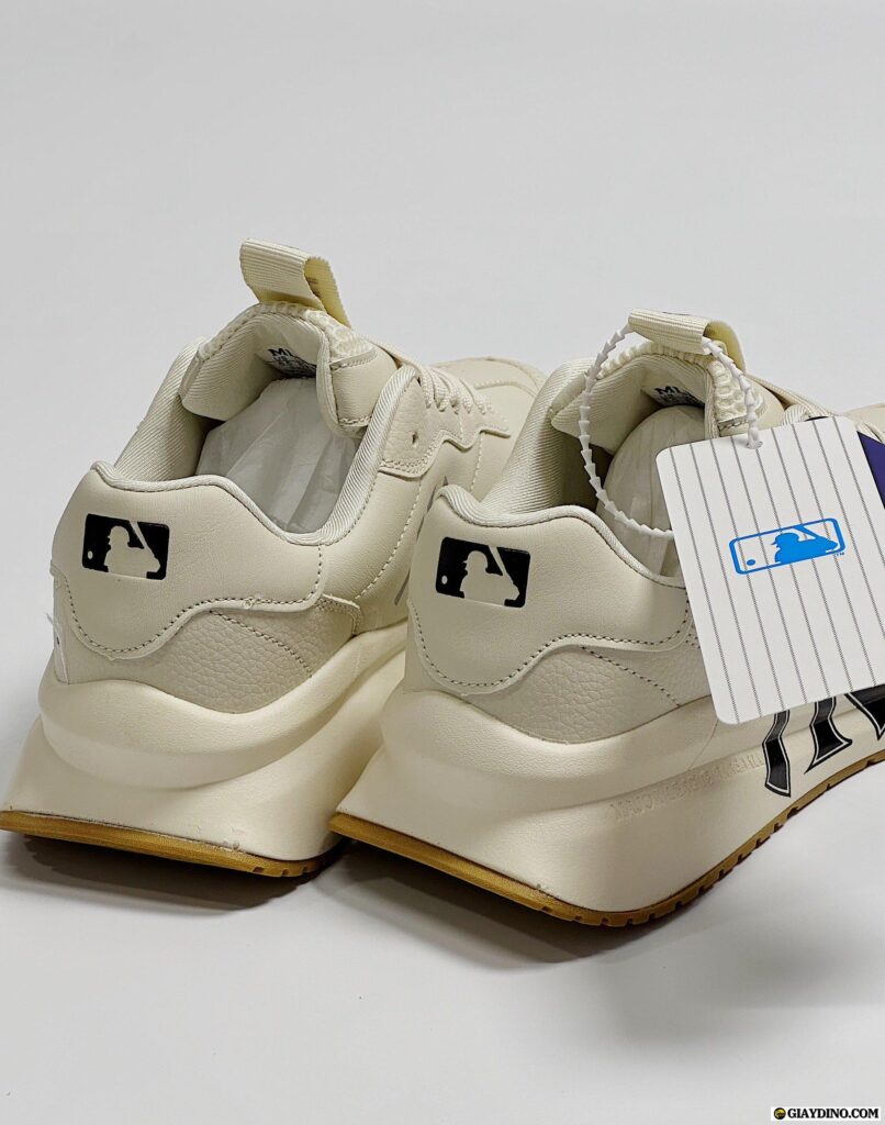 Giày MLB Chunky Runner Classic Yankees Black Gum 3ASHCRB3N-50CRS